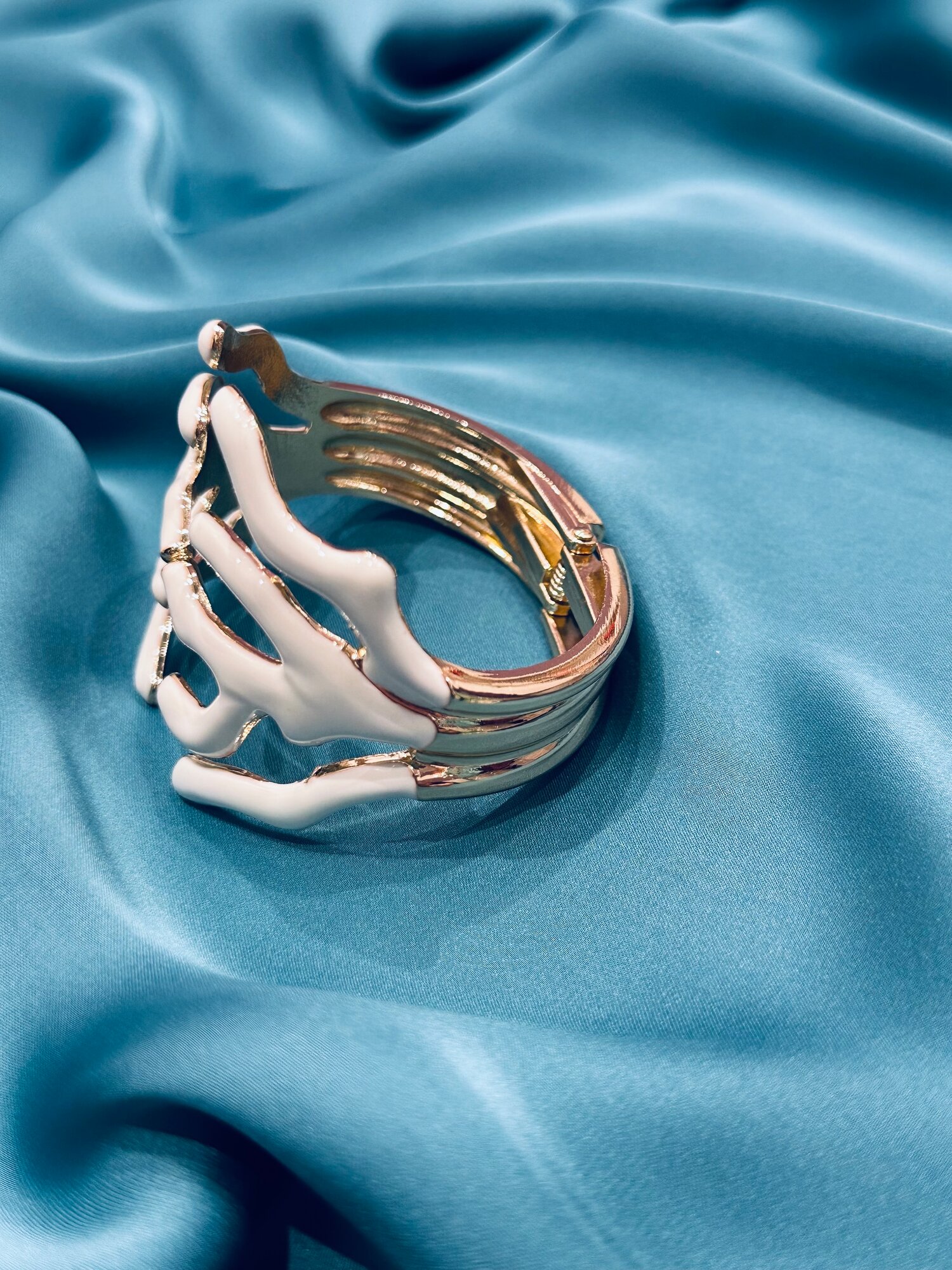 Жесткий браслет Jewellery by Marina Orlova, 1 шт., размер 17 см, размер one size, красный — фото 1