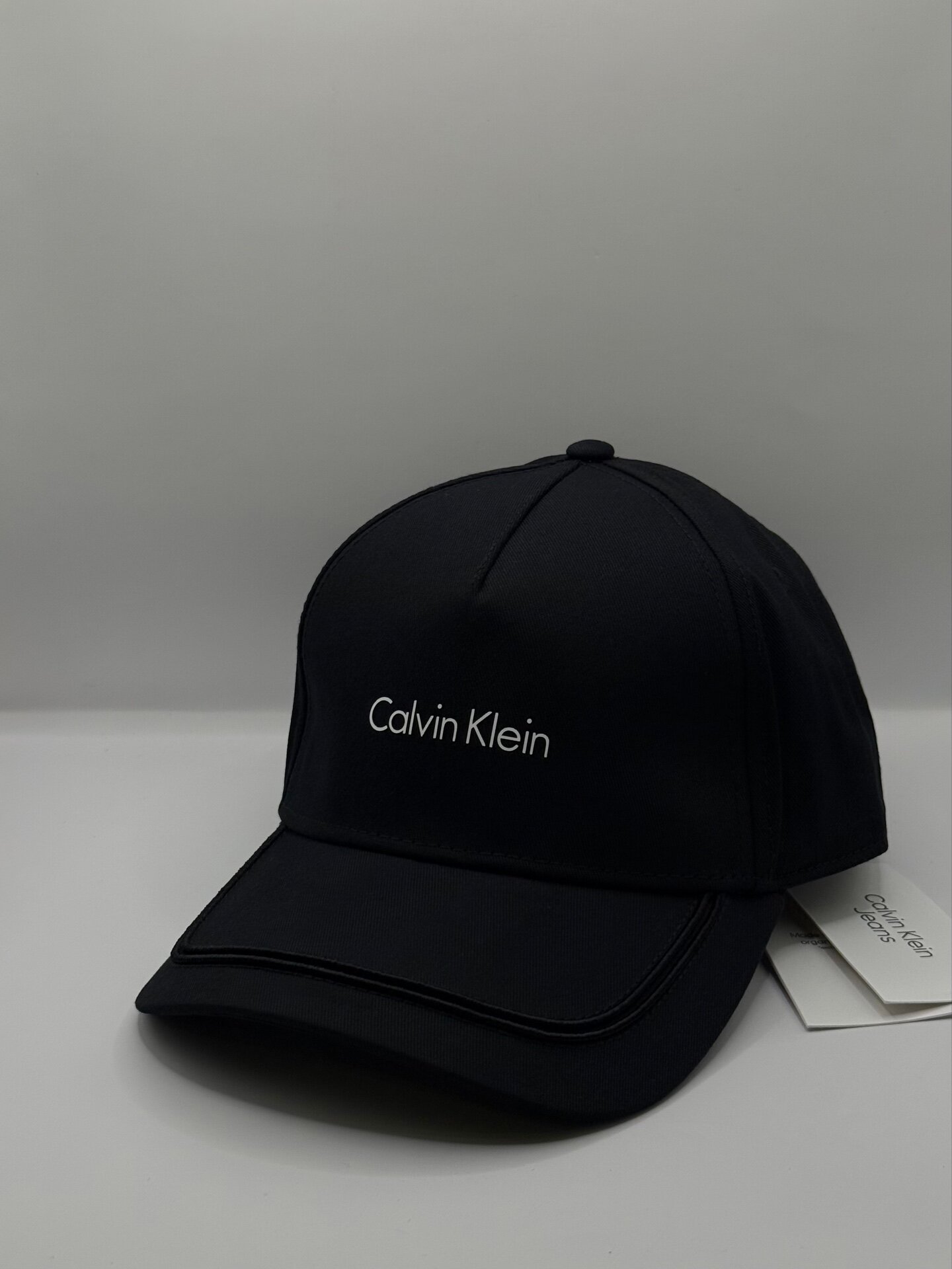 Бейсболка  Calvin Klein Jeans, цвет чёрный, твёрдый лоб для мужчин и женщин