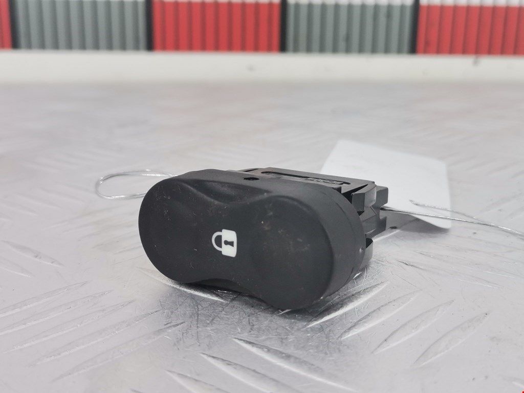 Кнопка центрального замка / 1523123 870250 8200870250 для Renault Sandero 1 (с пробегом)