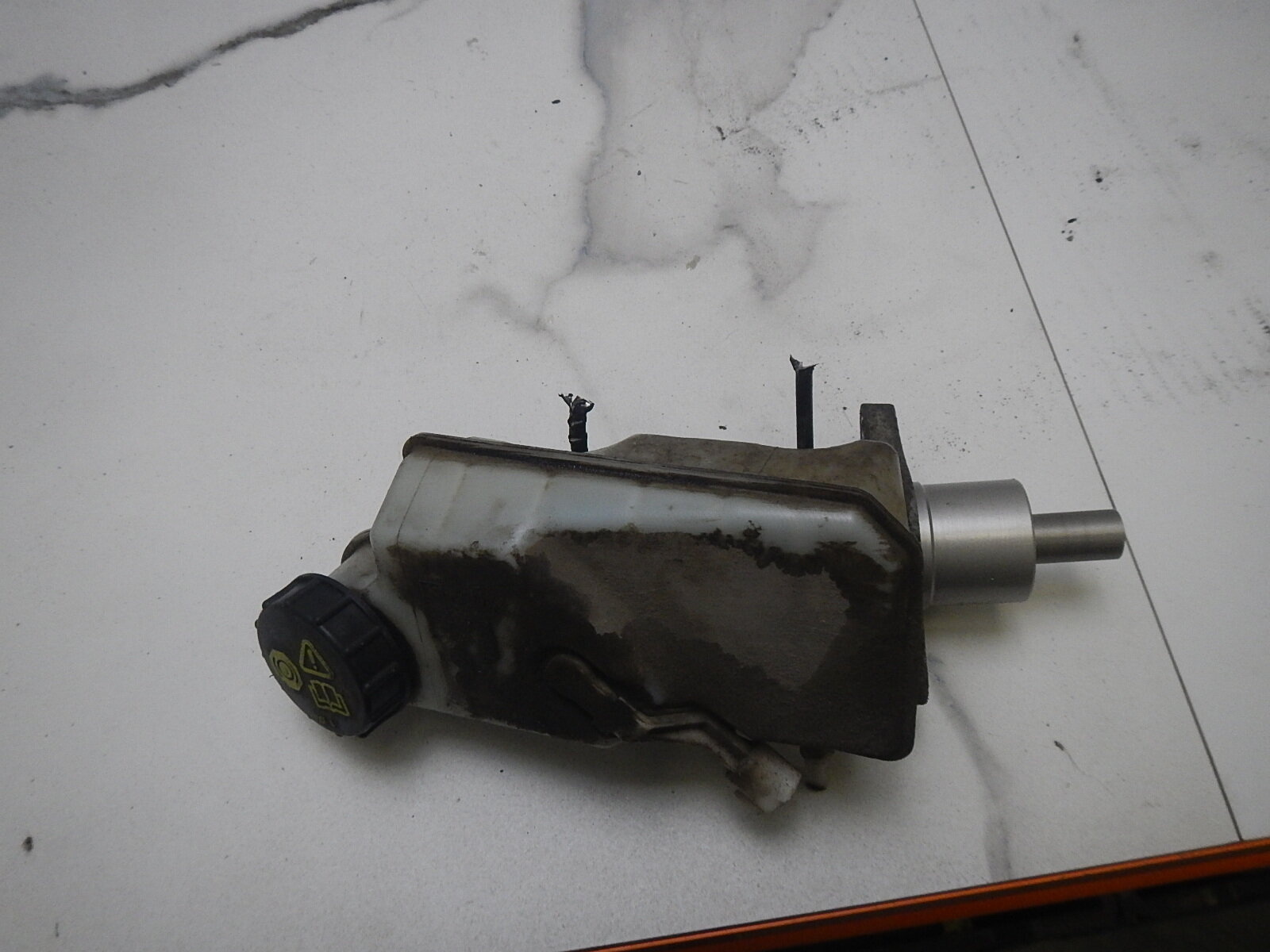 Б/У Цилиндр тормозной главный, Ford (Форд)-FOCUS 2 (08-11) FORD FOCUS 2 (08-11) Без видимых повреждений. 627942 FORD арт...