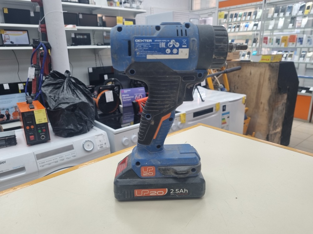 Дрель-шуруповерт аккумуляторная Dexter 20VSD2-35RCA.1A, 20 В Li-ion 2.5 Ач б/у уценка