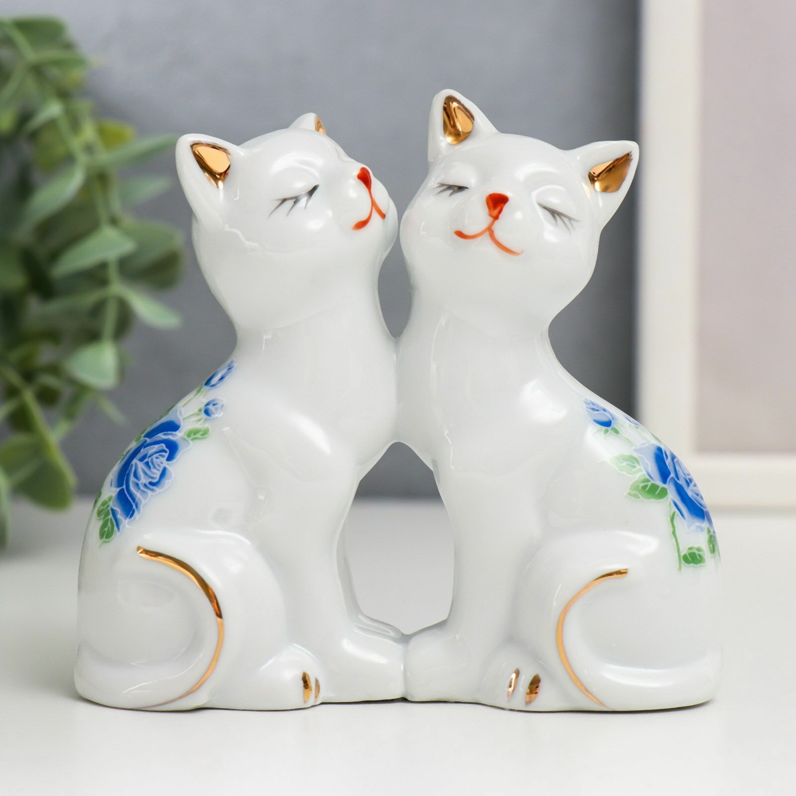 Фигурка керамика "2 котёнка в цветочек", 9.5x4.5x10.6 см, тематика праздника: 8 марта