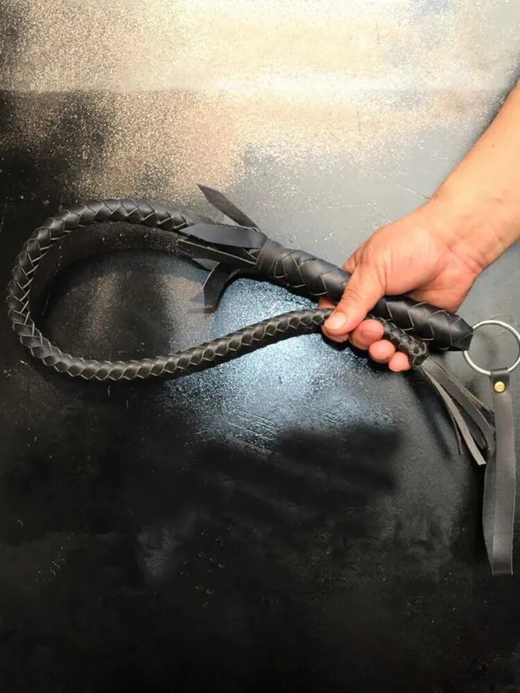 Кнут кожаный черный для циркового шоу и верховой езды