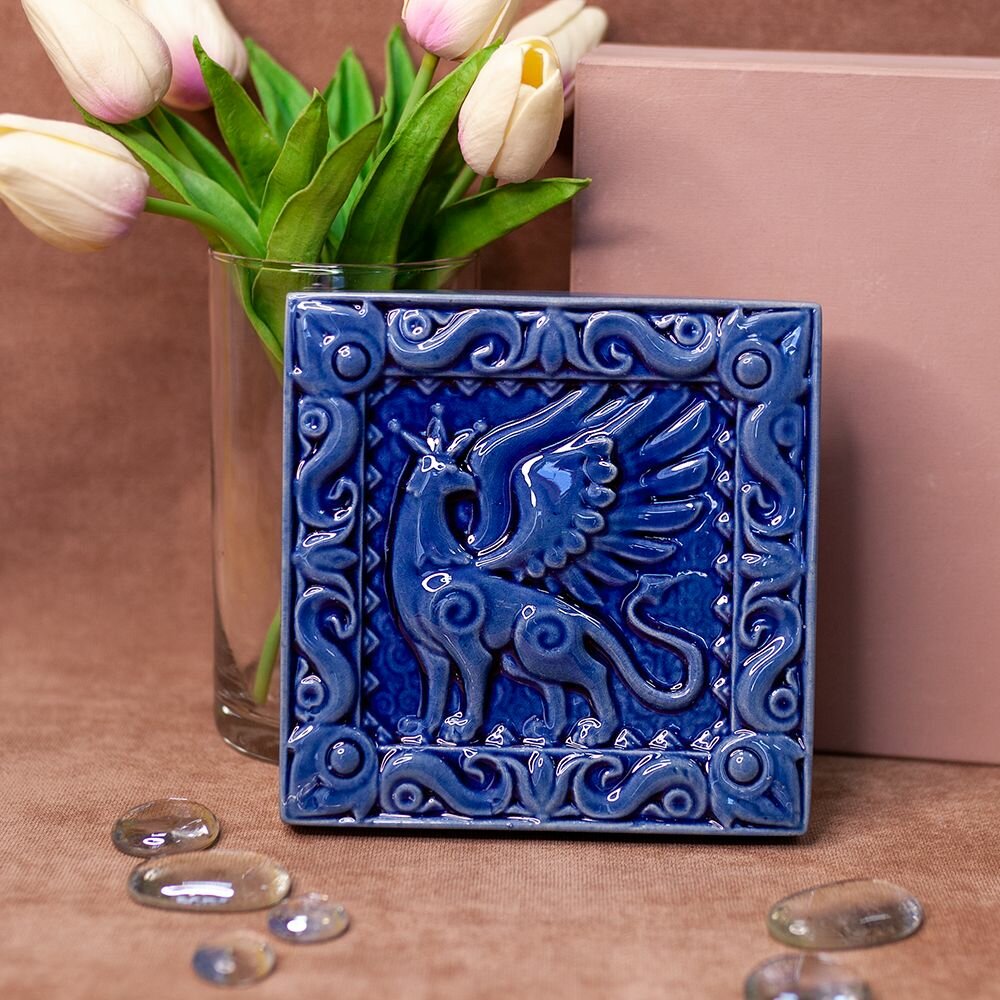 Изразец Грифон одноцветный синий