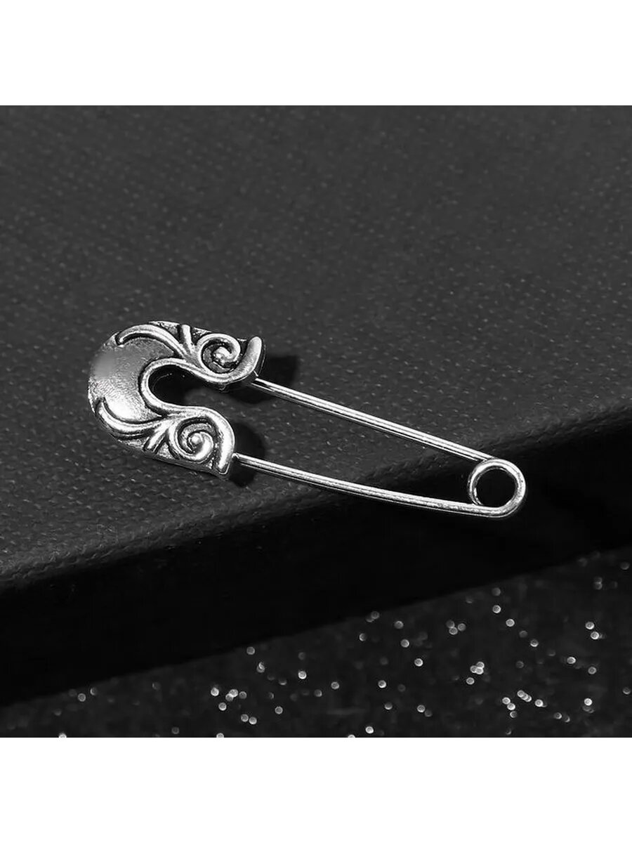 Стильная булавка-оберег для защиты и украшения