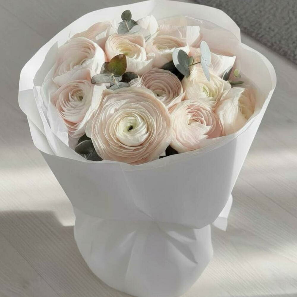 Букет Ранункулюсы (Лютики) и Эвкалипт 13 шт