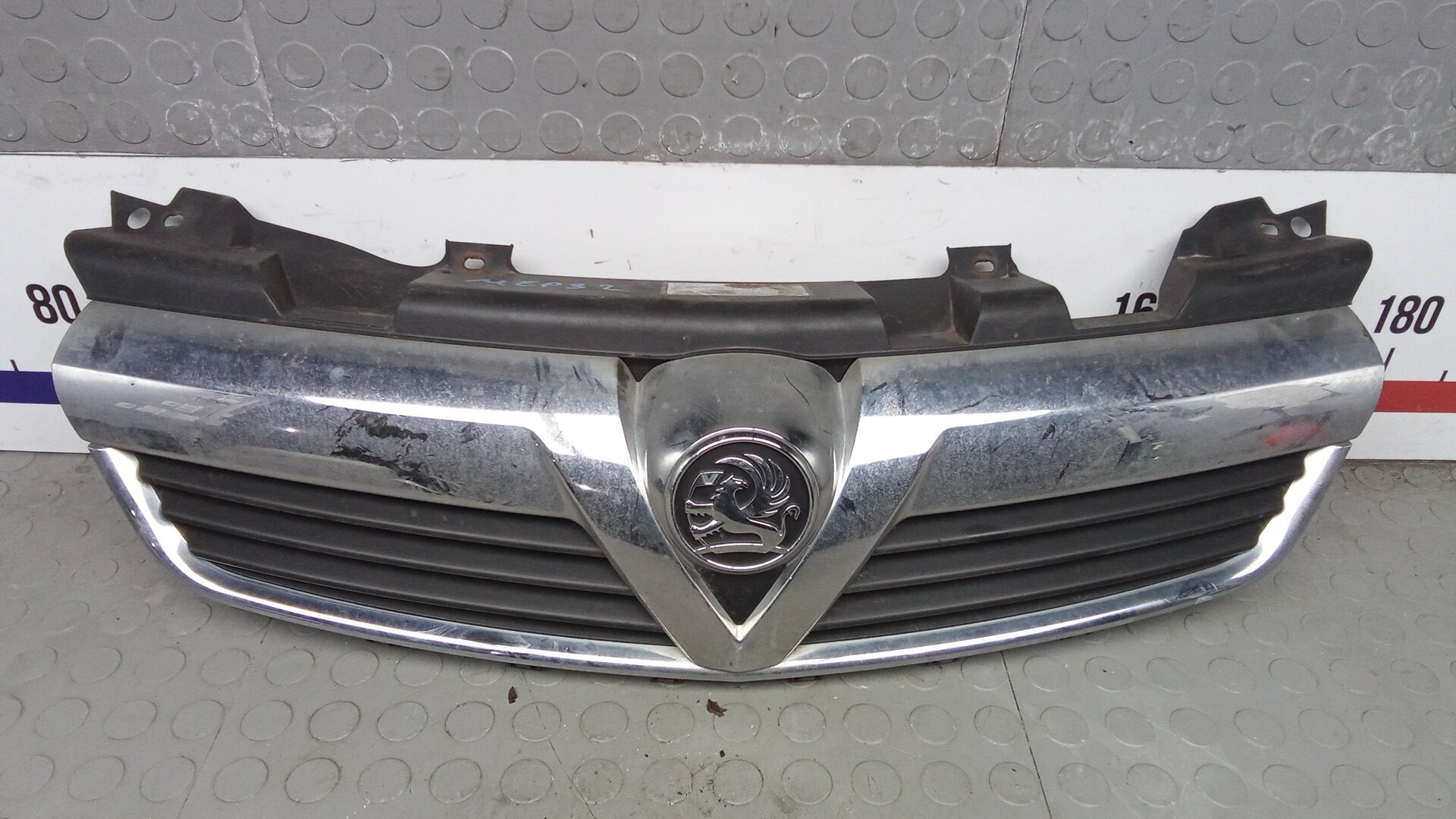 Решетка радиатора OPEL ZAFIRA B