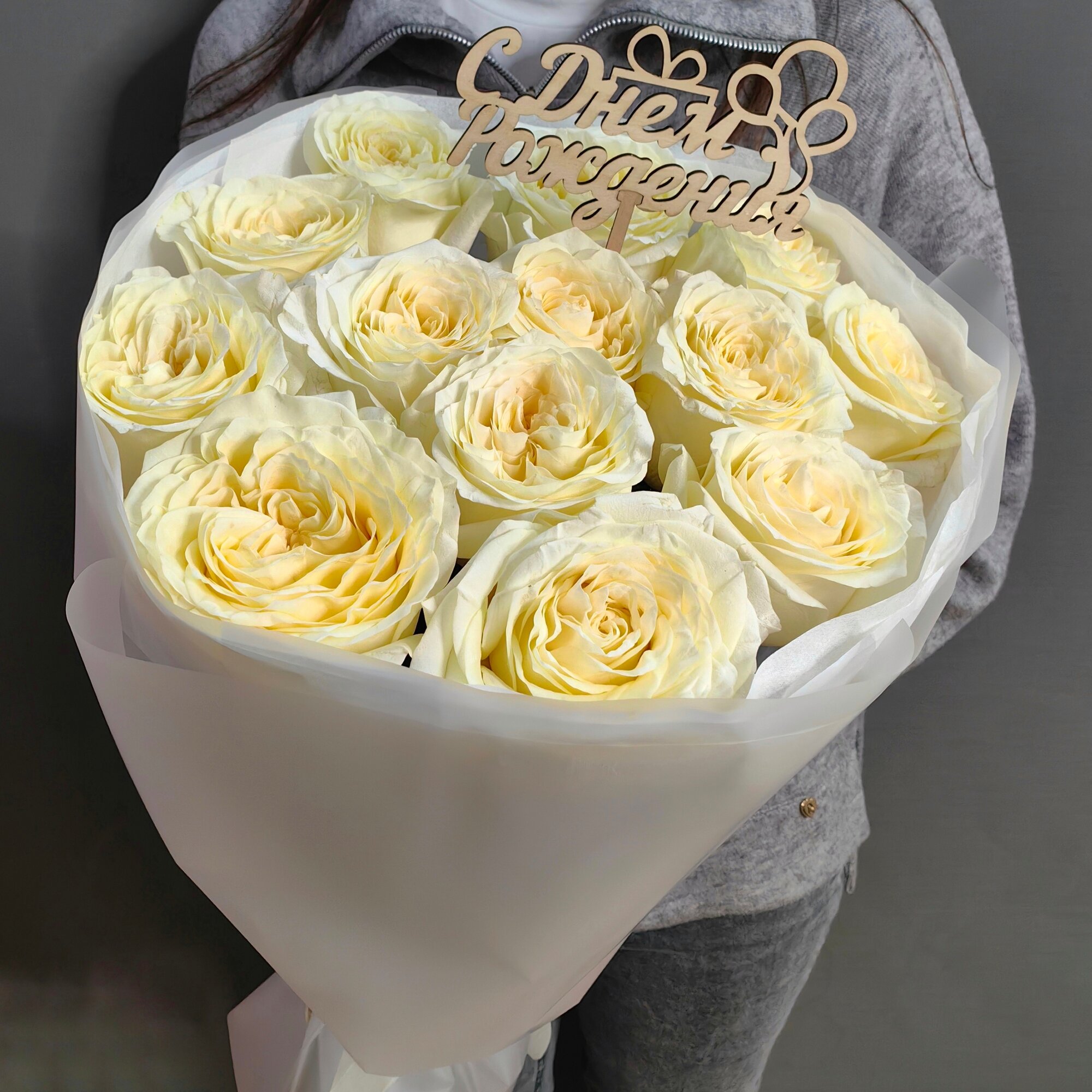 Букет из 13 пионовидных роз, милый и минималистичный букет для любимых дам