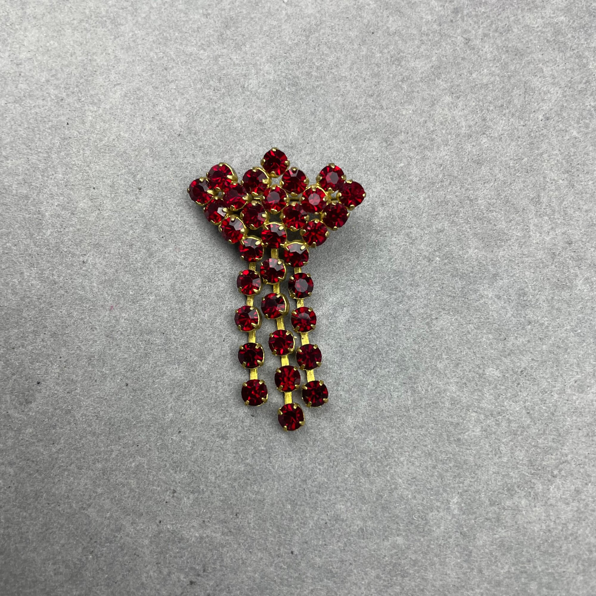 Брошь винтаж красный камень