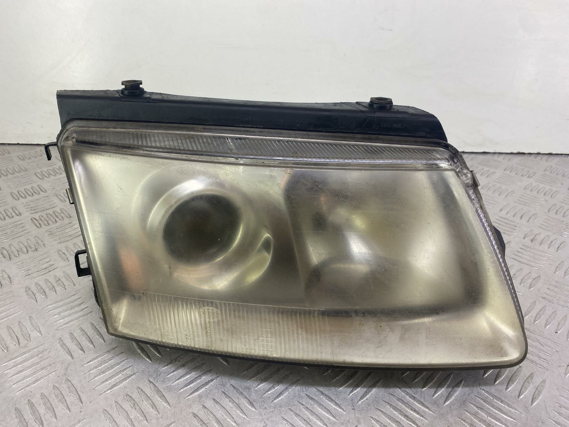 Фара правая Volkswagen Passat B5 1999 14742600