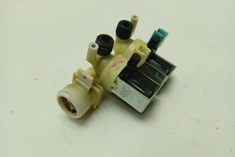 IWSC5105 кт130 Клапан подачи воды для стиральной машины Indesit IWSC5105 б/у