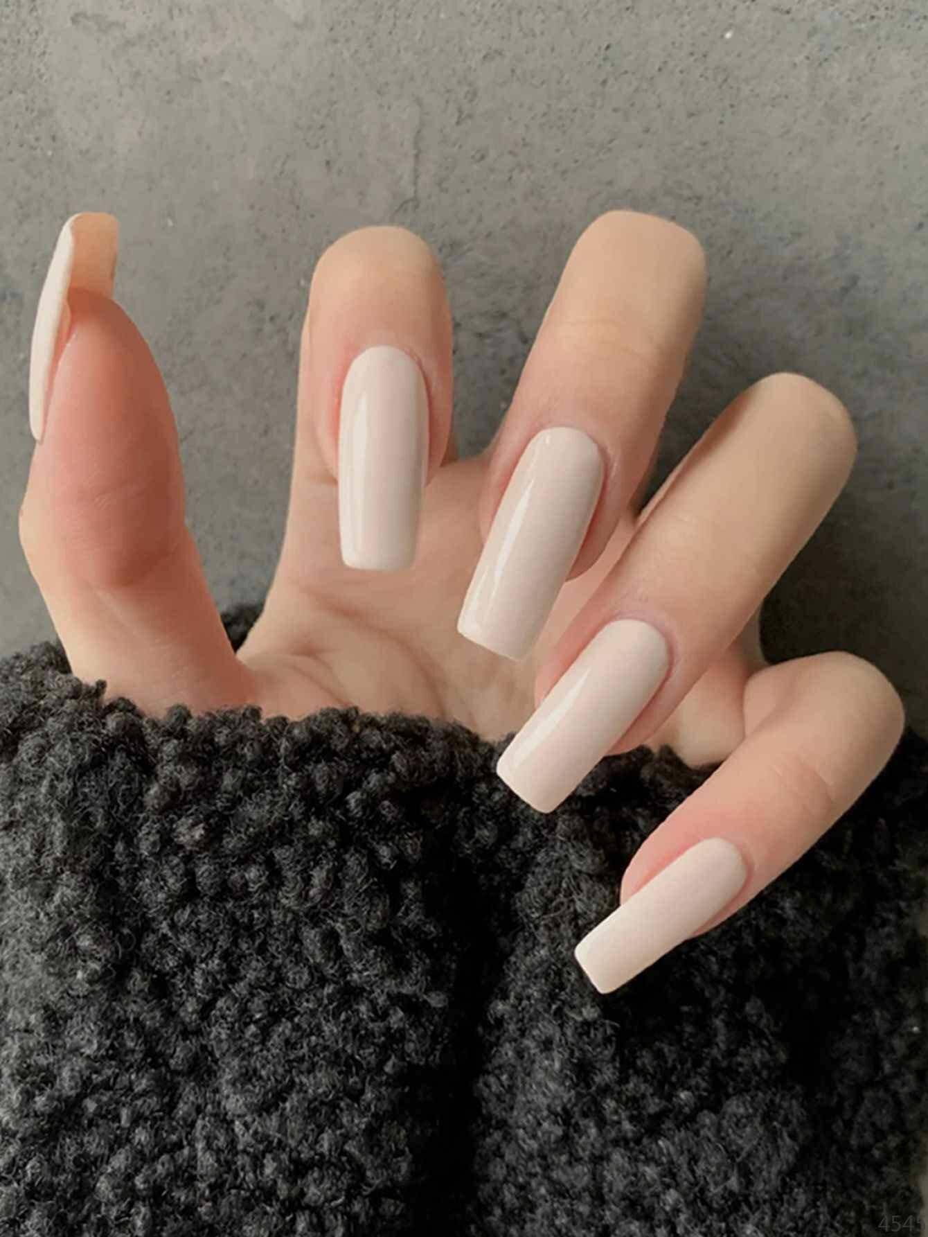 Глянцевая белая квадратная головка накладных ногтей Легко наносится Легко снимается с ногтей для подруг3545