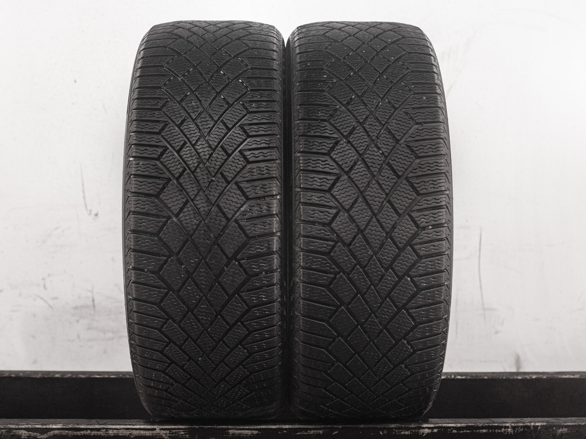 [2] Continental ContiVikingContact 7 225/45 R19 96T