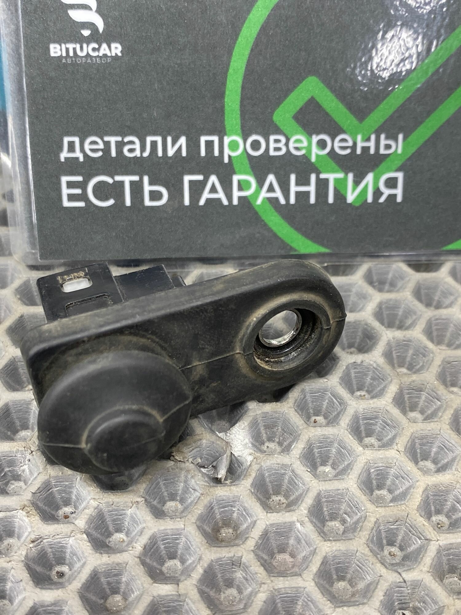 Б/У Датчик открытой двери Kia Ceed 2 JD (G4FG) 1.6L AT 2013 Хэтчбек