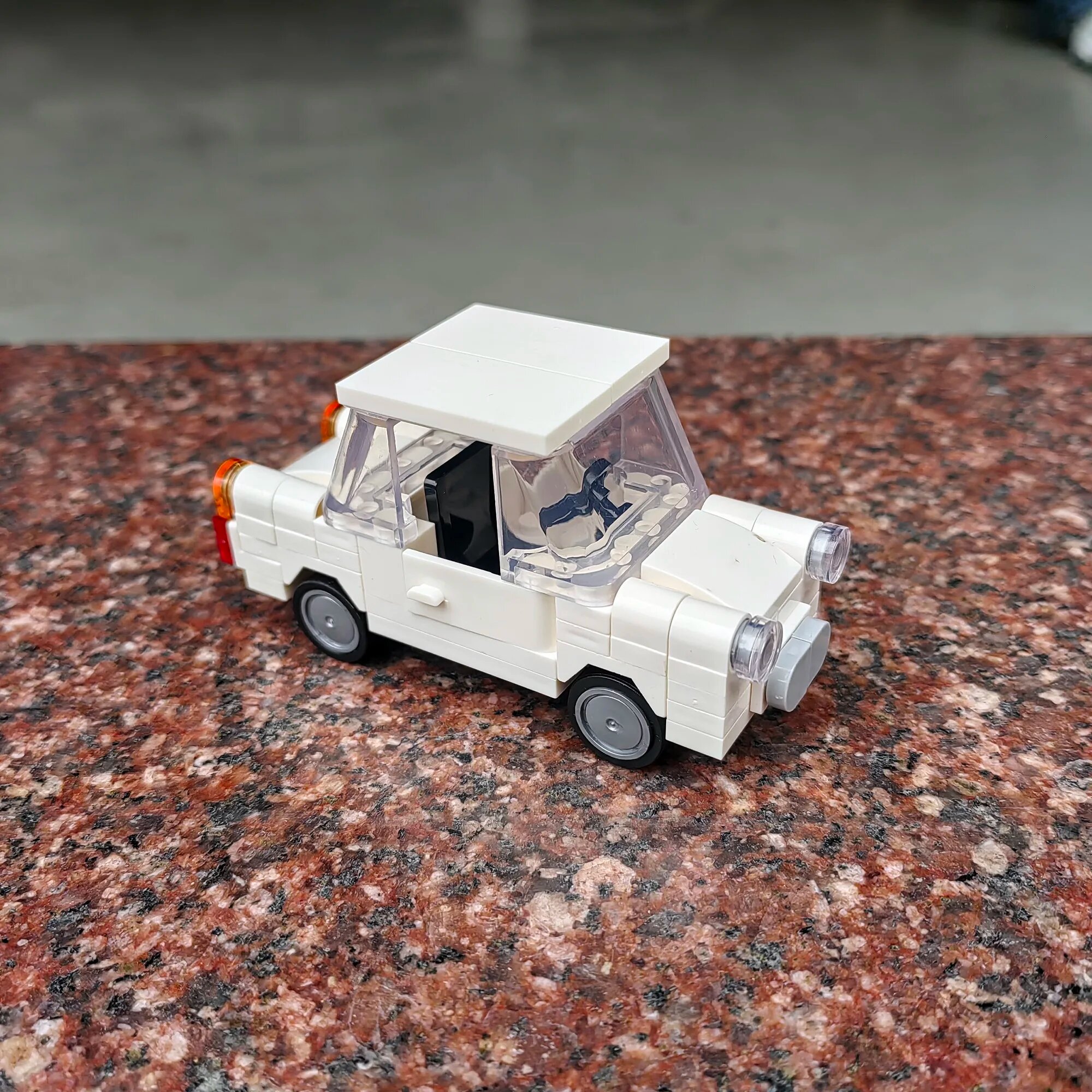 Трабант LEGO MOC, белый, 70 деталей