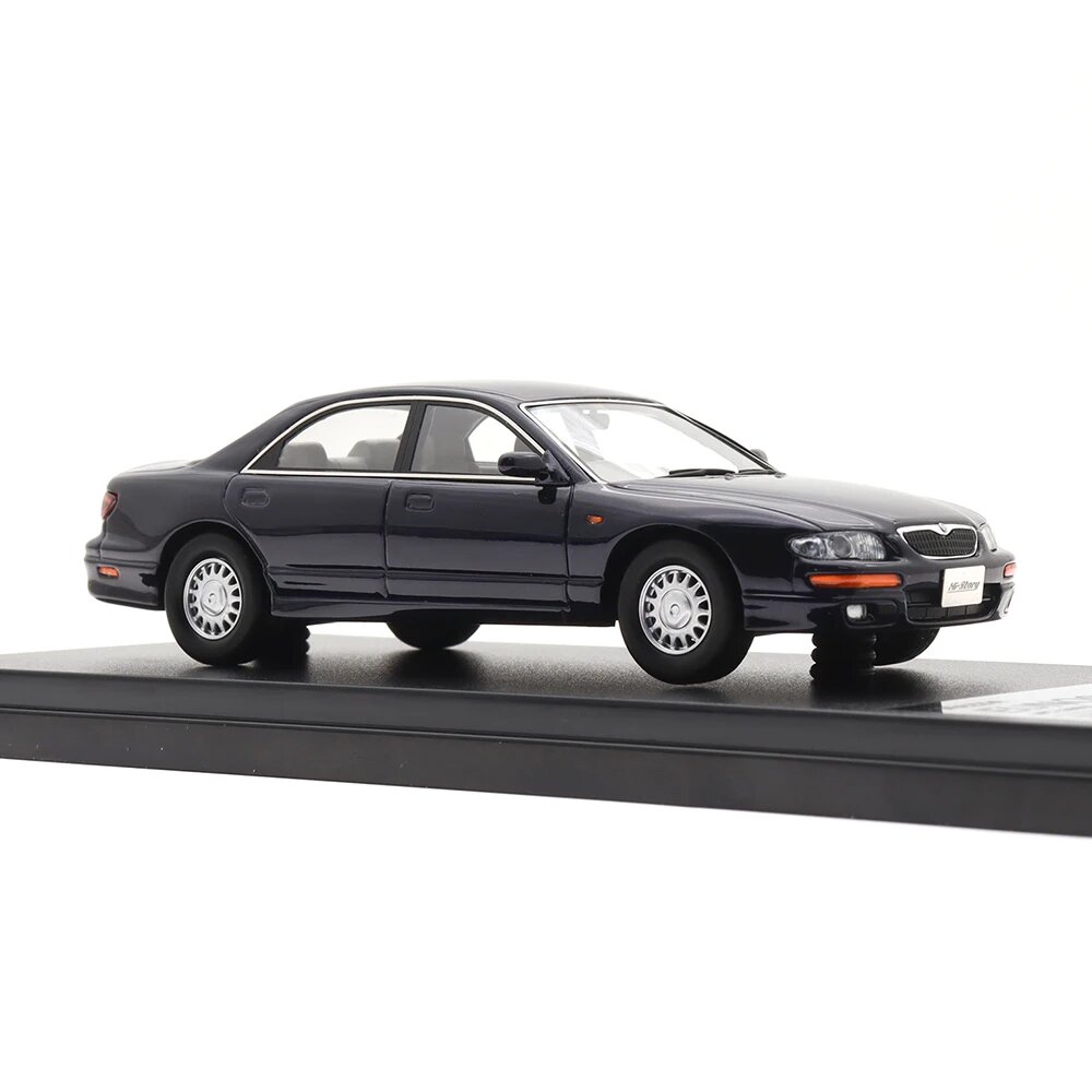 Модель автомобиля Mazda Eunos 800 MC (1993) синего цвета 1:43