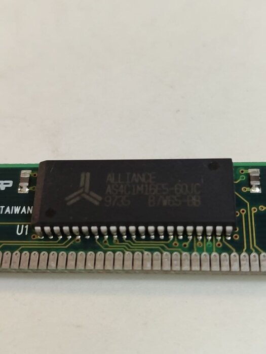 Оперативная память SIMM Acorp Alliance AS4C1M16E5-6OJC чипов 4