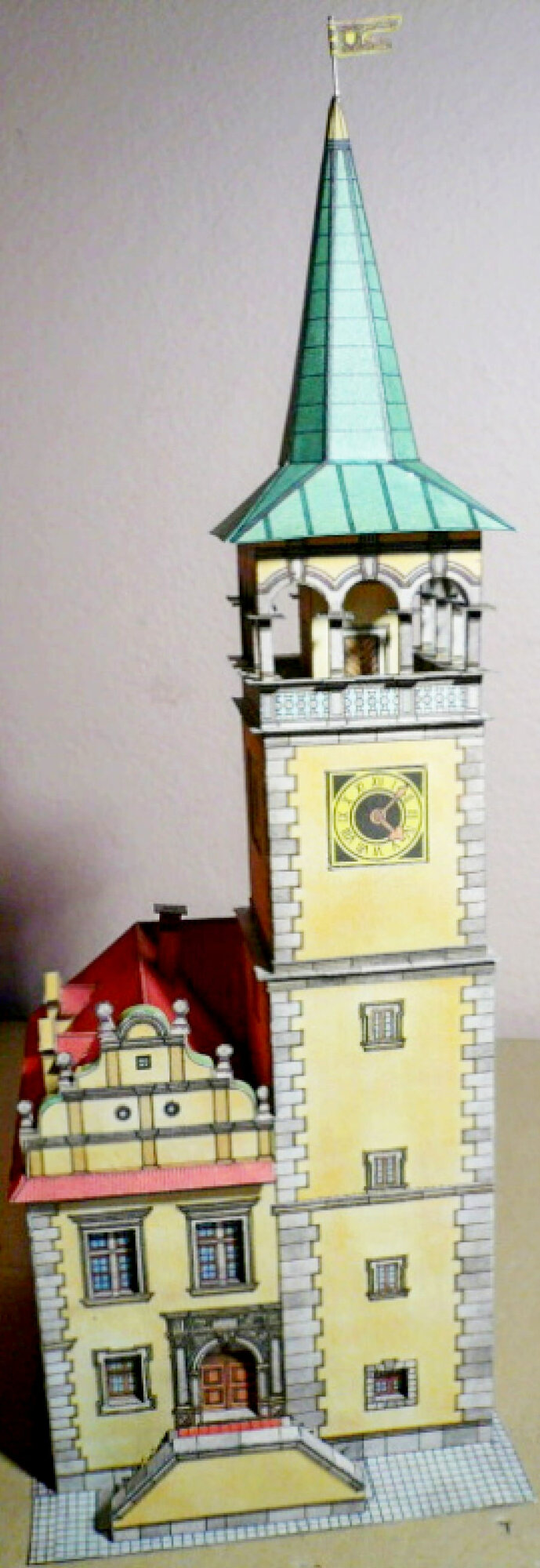 Сборная модель в масштабе 1:100. Городское здание 1/100.