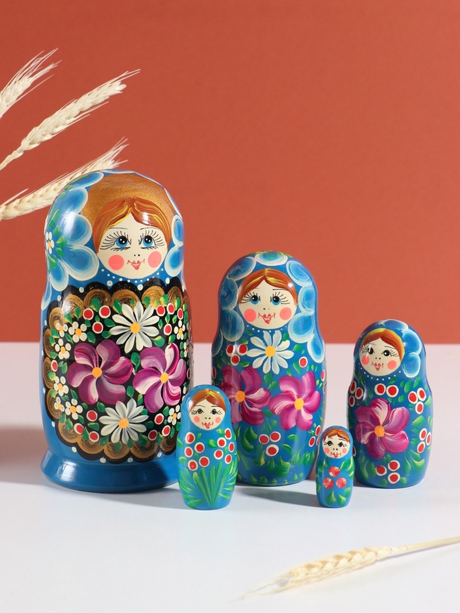 Матрёшка "Любовь", синий платок, 5-кукольная, 19 см