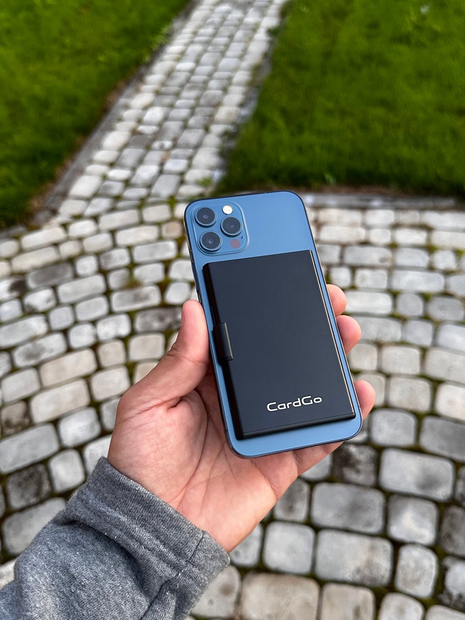 Картхолдер CardGo, для iPhone, алюминиевый, магнитный, чёрный — фото 1