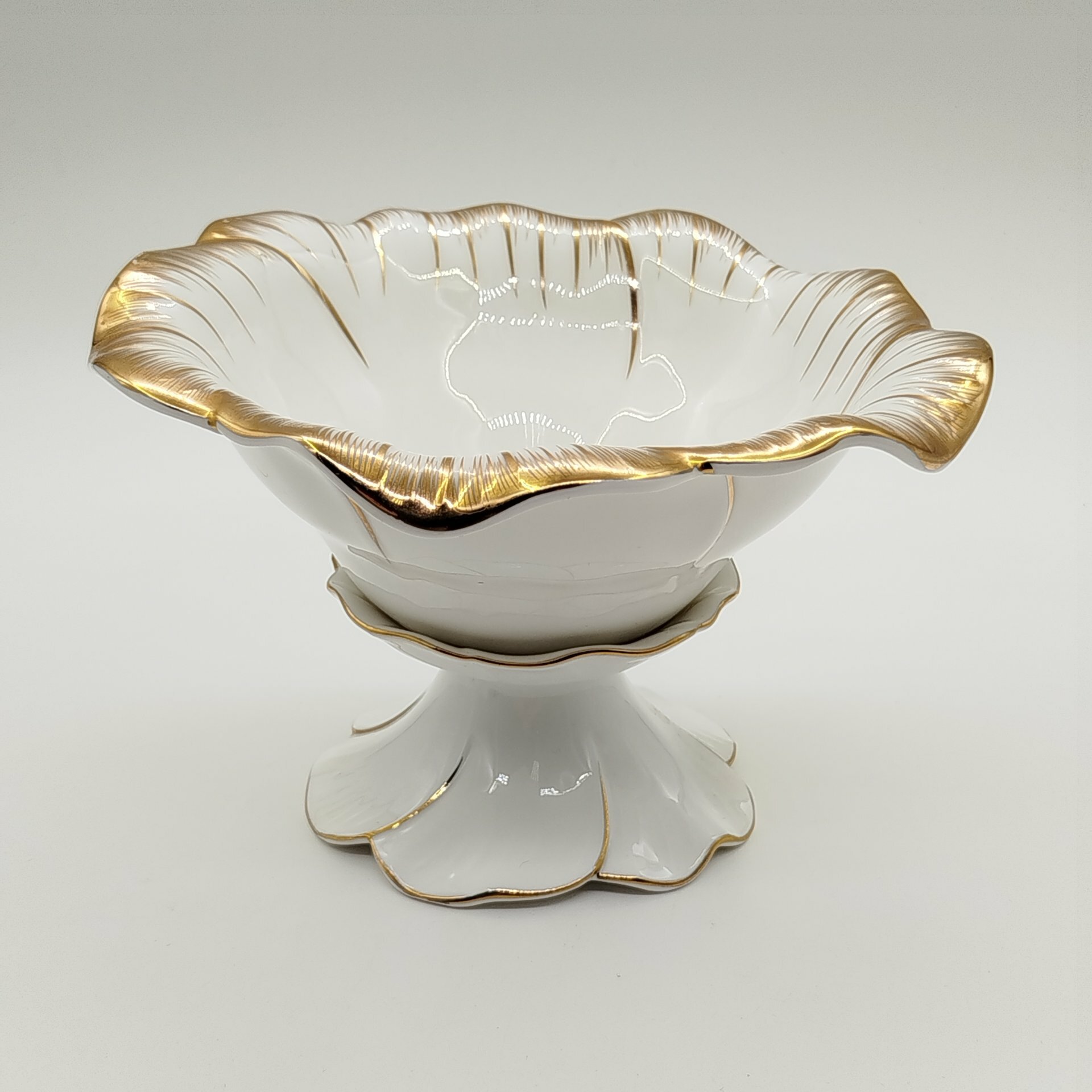 Конфетница "Цветочная симфония", фарфор, золочение, Lefard (Лефард), Китай, 2010-2020 гг.