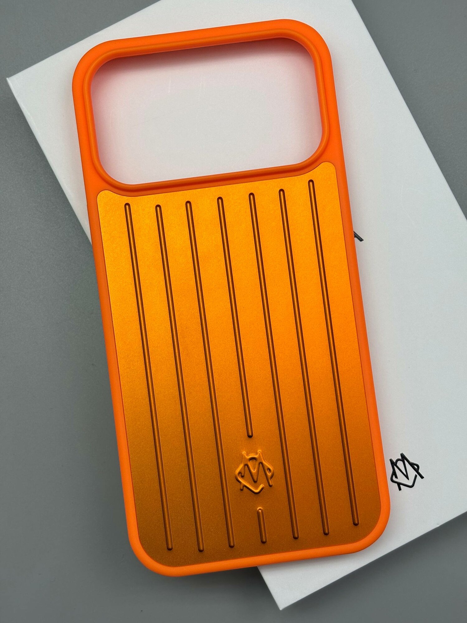 Чехол Rimowa для iPhone 17 Pro Max, ударопрочный, алюминий/металл/пластик