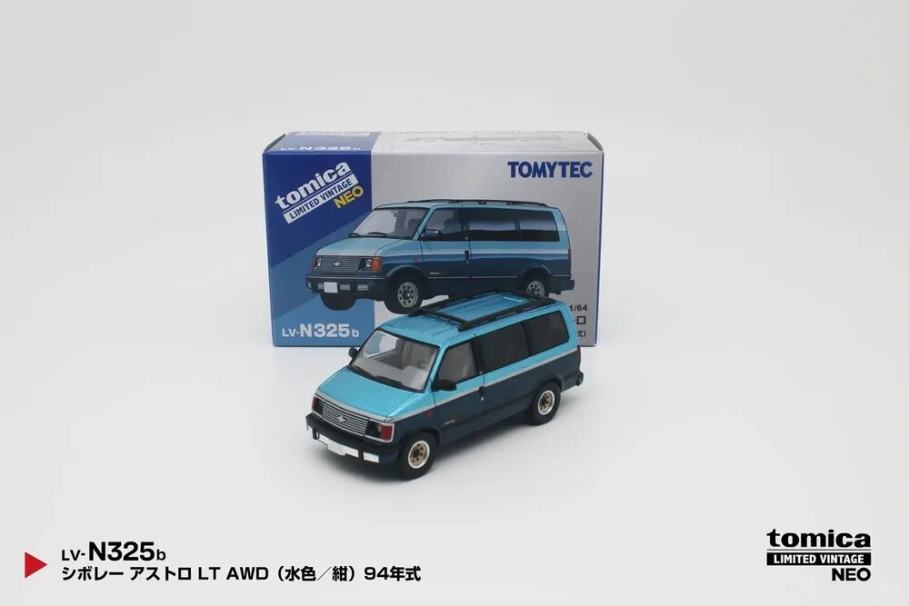 Машинка Tomytec TLV 1:64 LV-N325b Chevrolet Astro LT AWD Light blue / dark blue