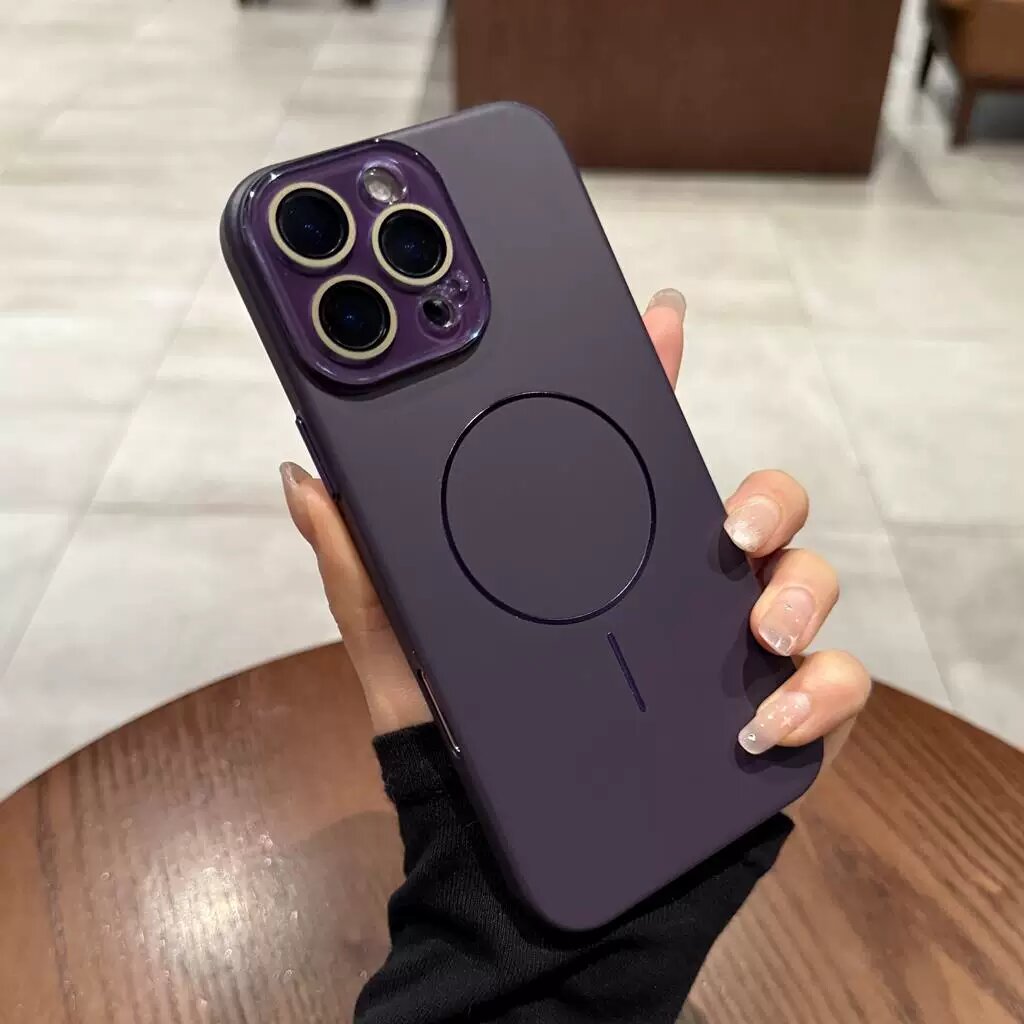 Чехол для iPhone 13 с магнитным кольцом и встроенным стеклом в темно-фиолетовом цвете