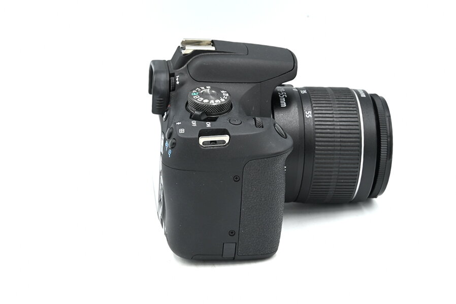 Зеркальный фотоаппарат Canon EOS 2000D Kit EF-S 18-55mm DC
