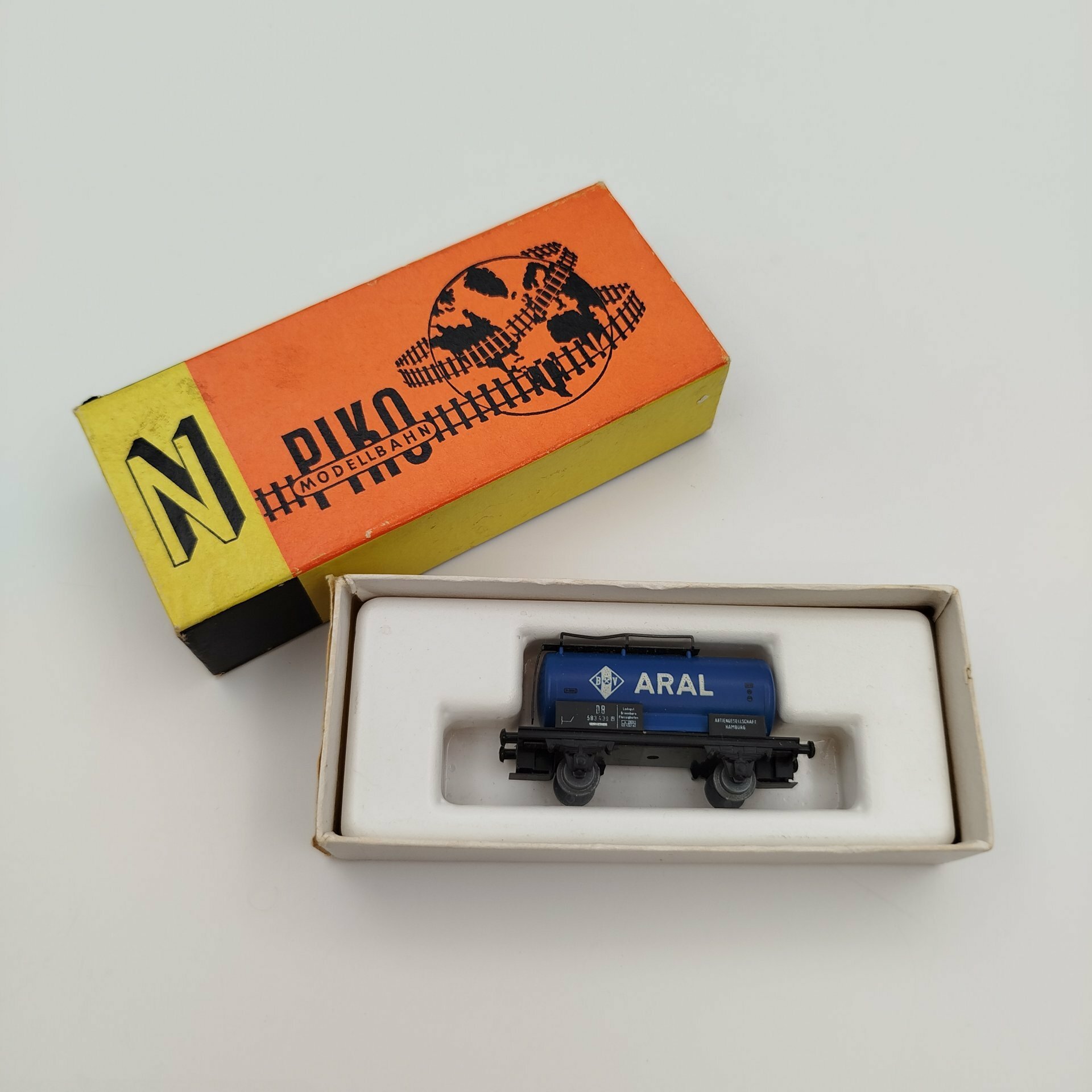 Модель железнодорожного вагона "Цистерна ARAL 5/4148-028", в оригинальной коробке