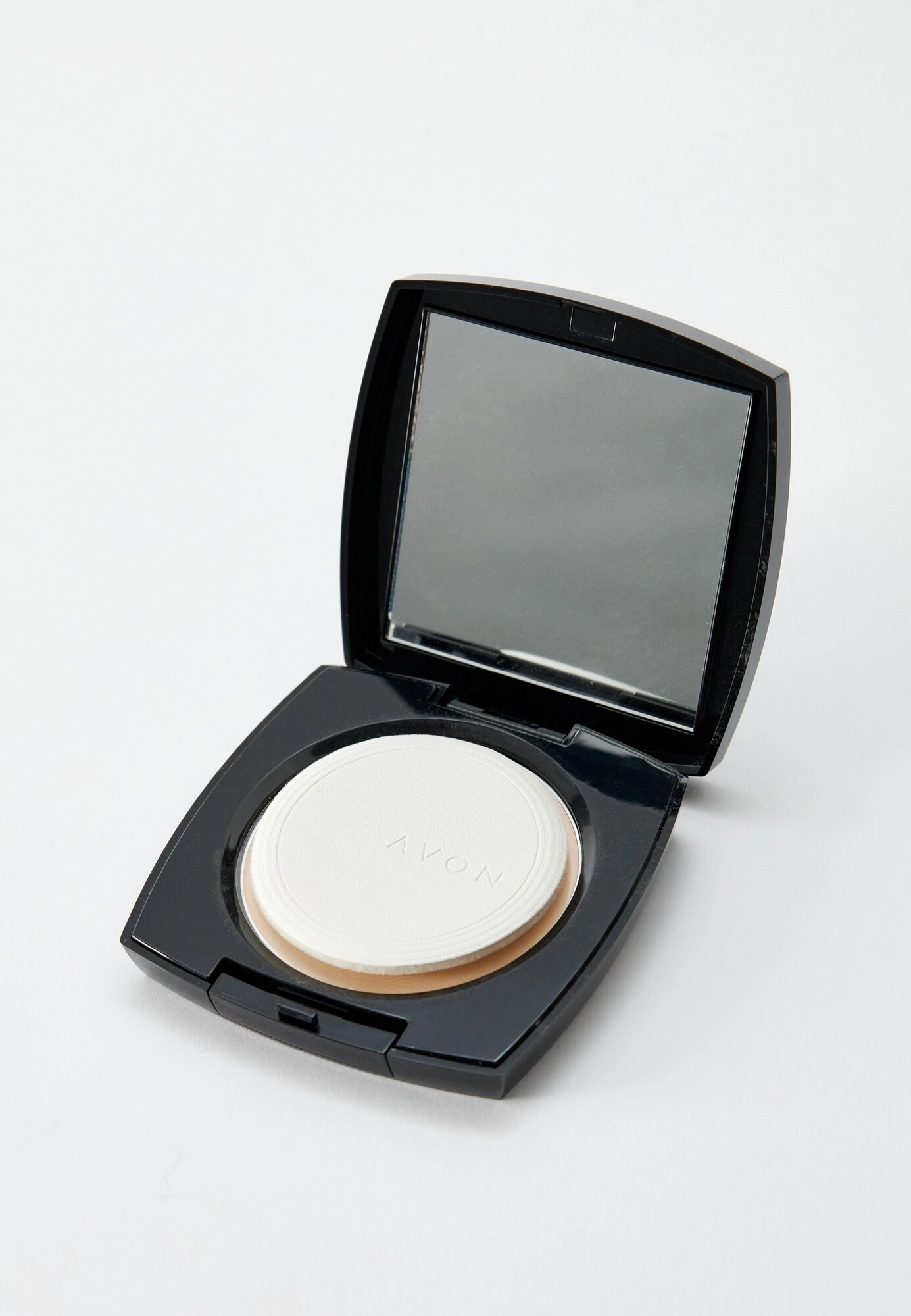Avon Пудра компактная 8 г 01 neutral fair