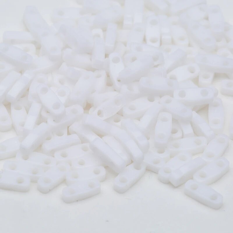 Белые бусины Miyuki 5x1,2x1,9 мм, QTL402