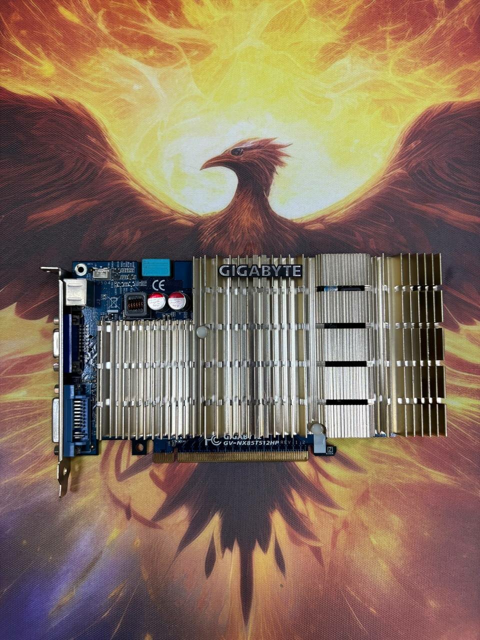 Видеокарта GIGABYTE GV-NX85T512HP 512mb