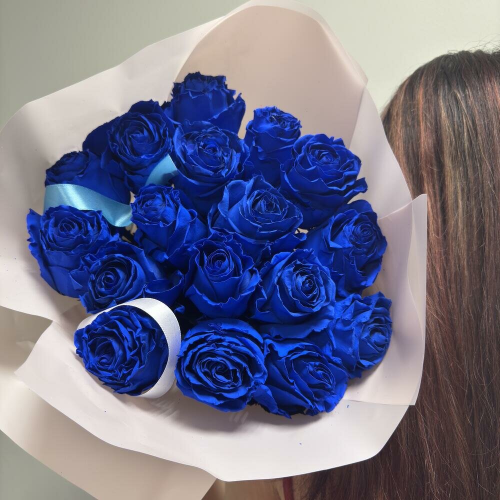 Букет 17 синих роз / Синие розы 17 шт. / Розы цвет синий эквадор / Цветы доставка
