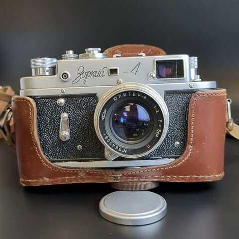 №37 Фотоаппарат "Зоркий 4" с объективом "Юпитер-8" в оригинальном кофре, металл, стекло, кожа, Красногорский механический завод, СССР, 1970-1980 гг.