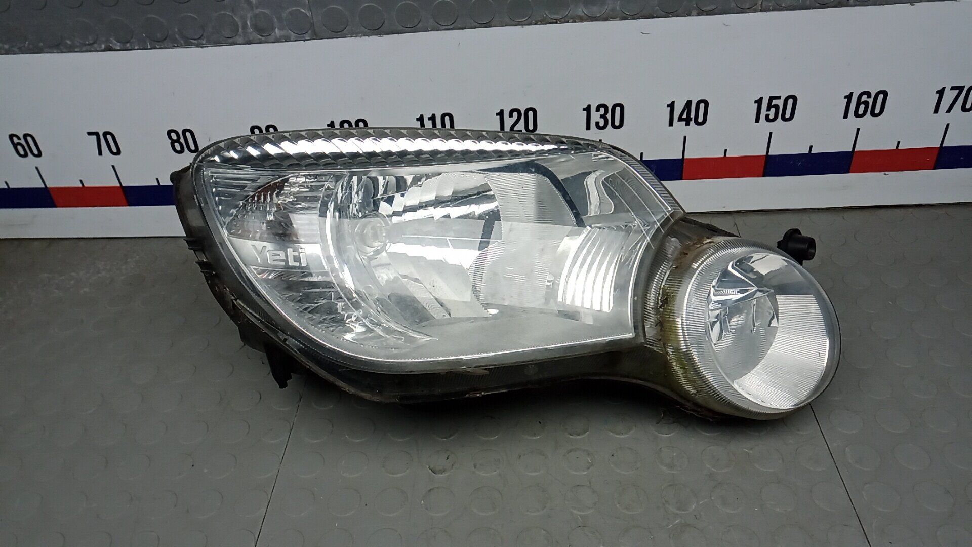 Фара правая SKODA YETI 1, Номер 5L2941018A, 5L2941016A