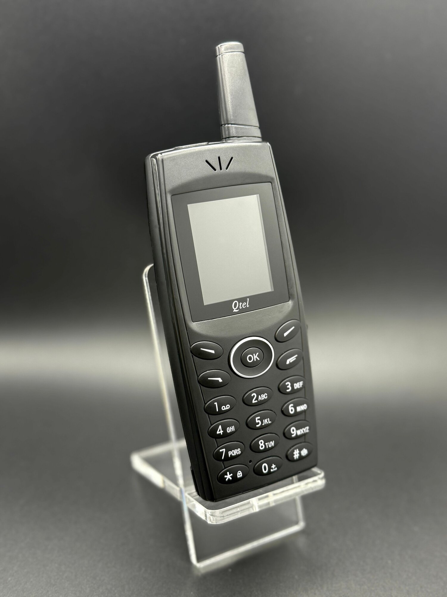 Мобильный премиум кнопочный телефон с антенной Qtel Q320 черный