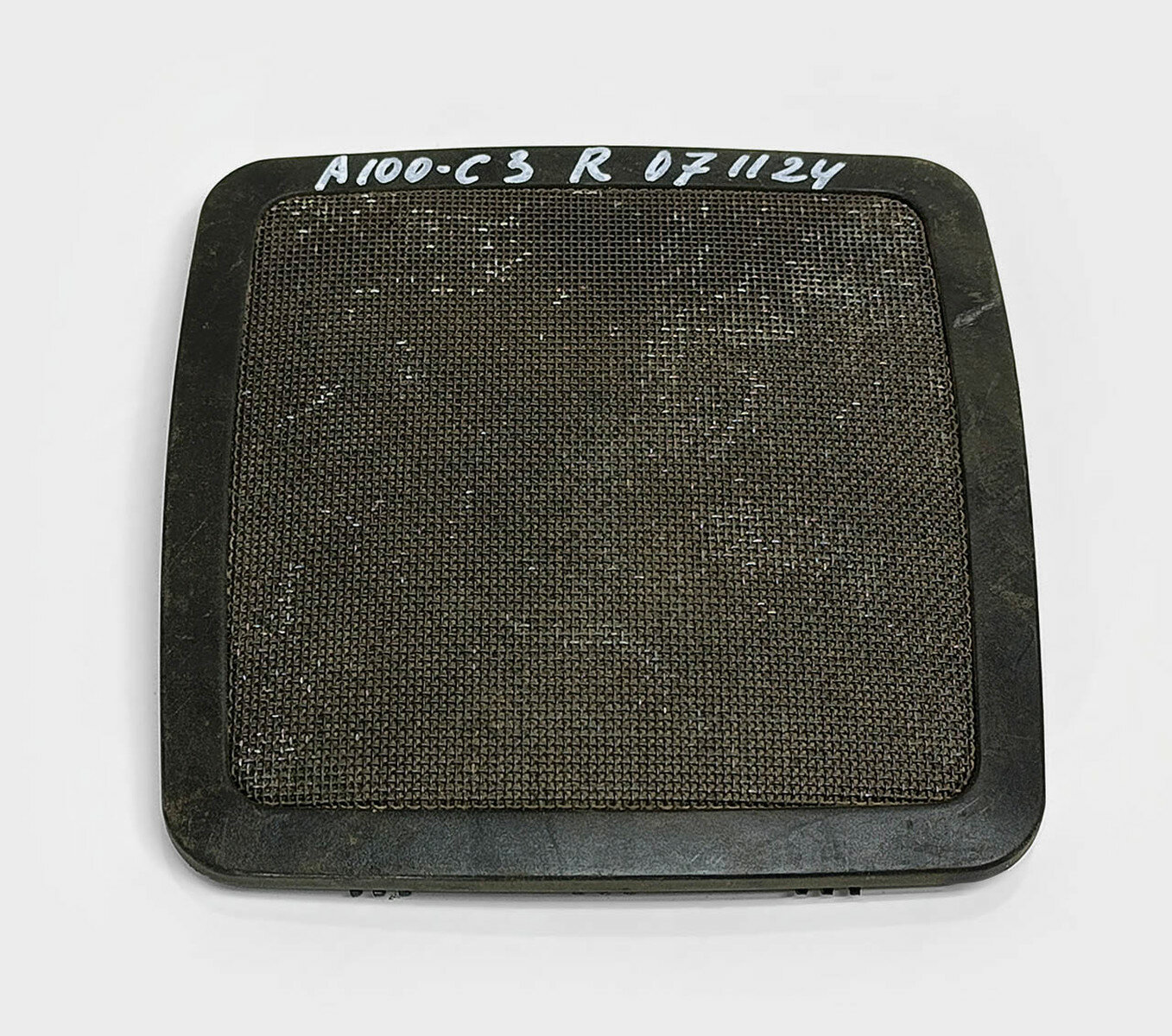 Решетка динамика Audi 100 C3