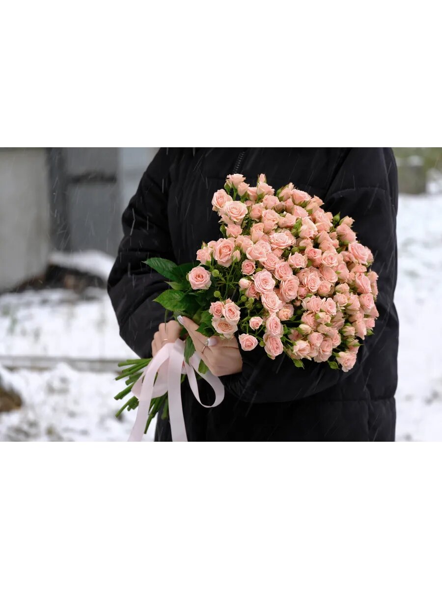 Букет из 25 роз "Розовые кустовые розы"