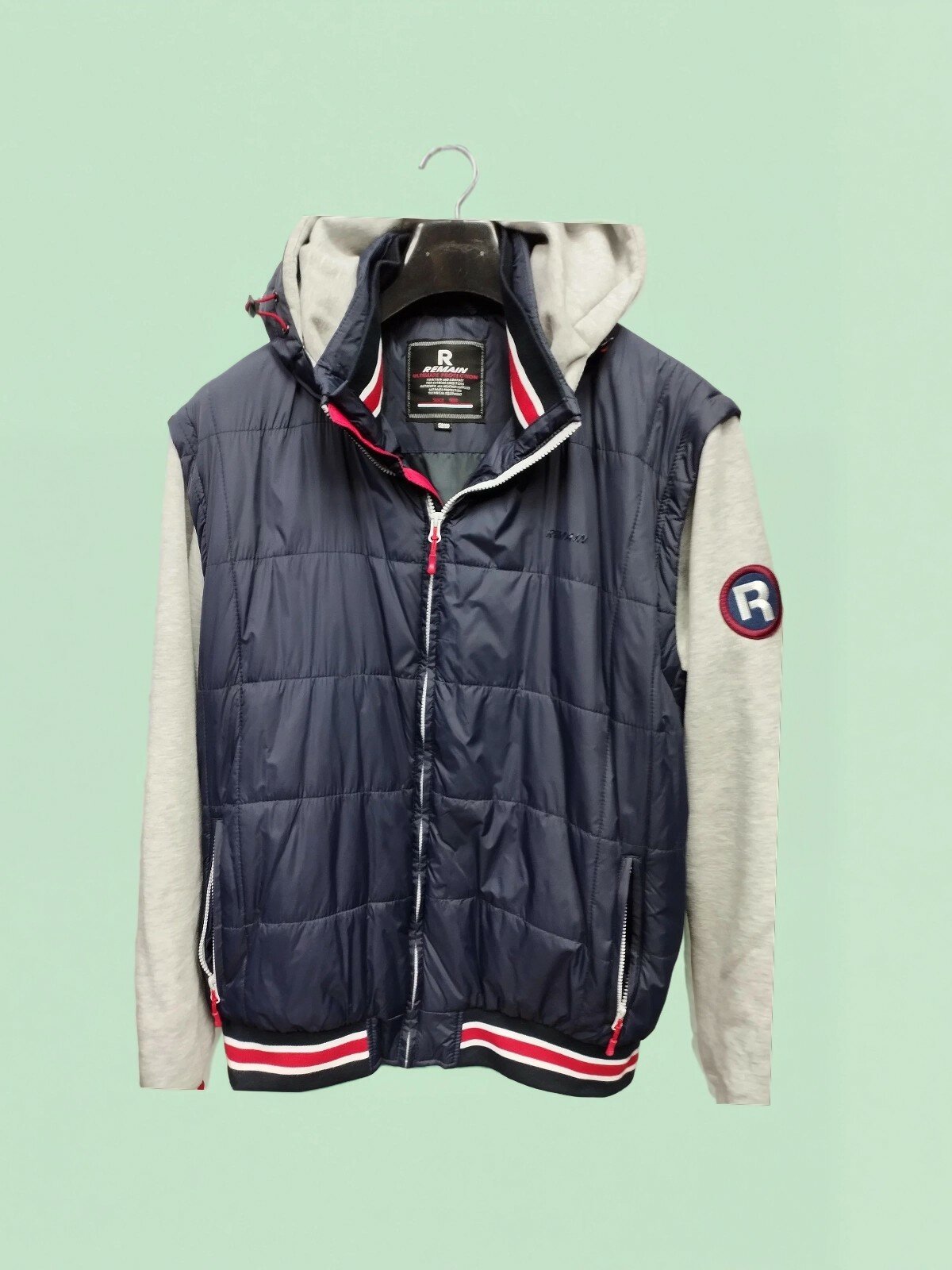 Бомбер отстегиваются рукава и капюшон