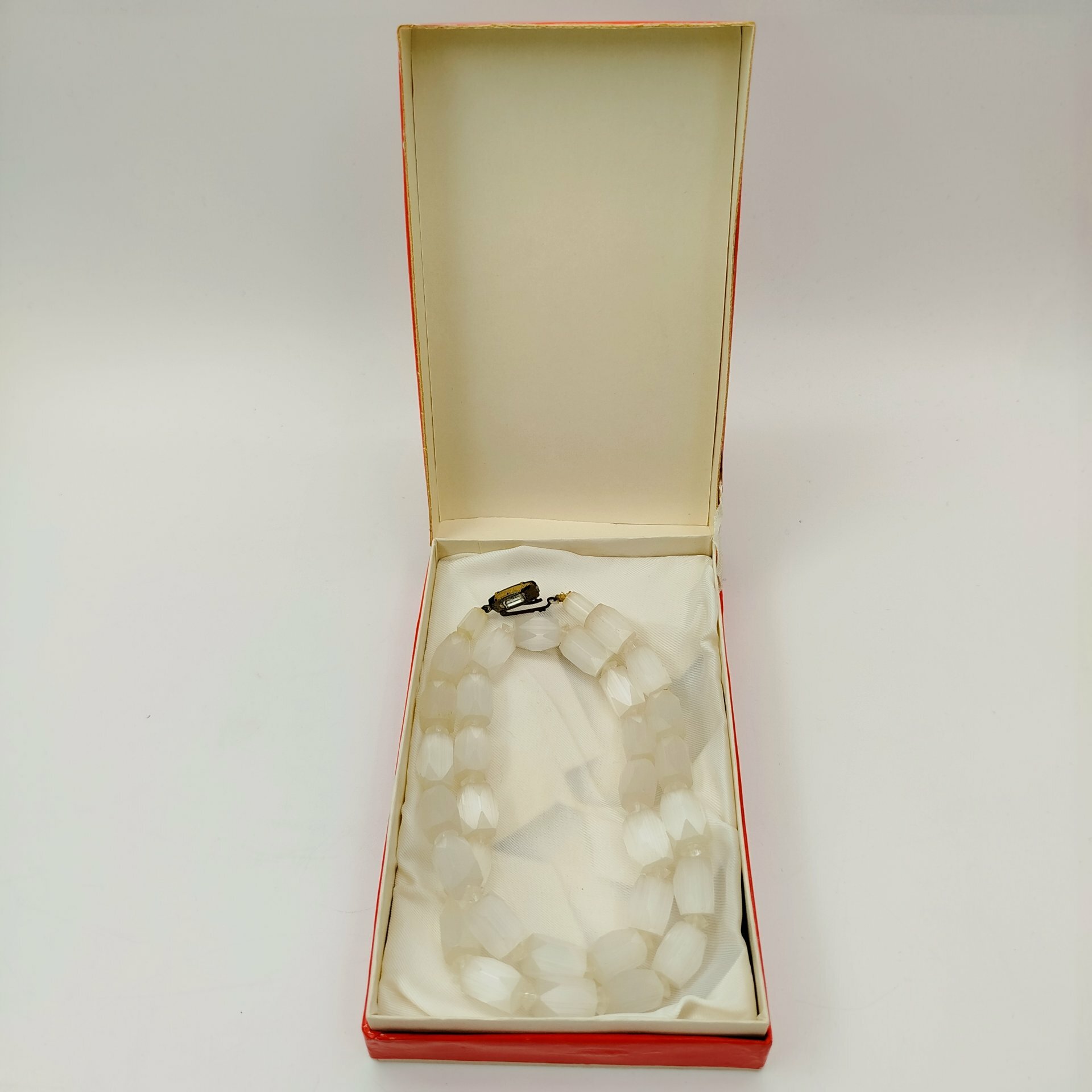 Бусы винтажные из "сатинового стекла" в подарочной коробке, стекло, металл