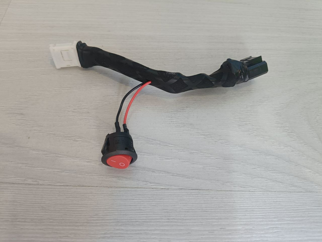 Противоугонное устройство на весту в разъем педали тормоза