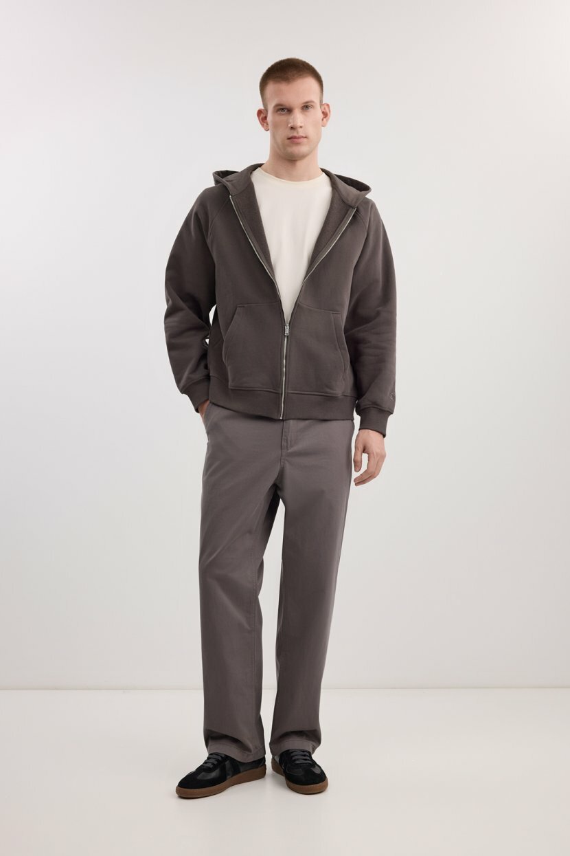 Брюки чинос