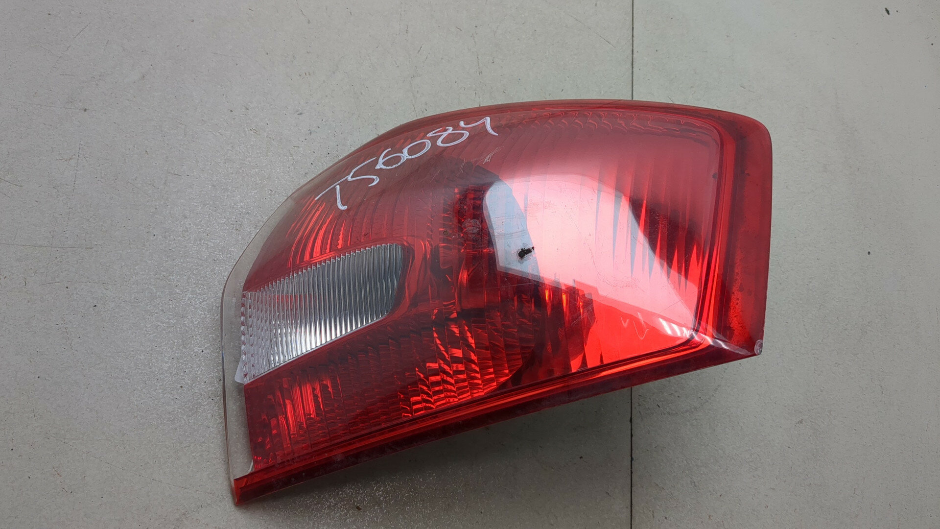 Фонарь (задний) правый Ford Kuga Б/У