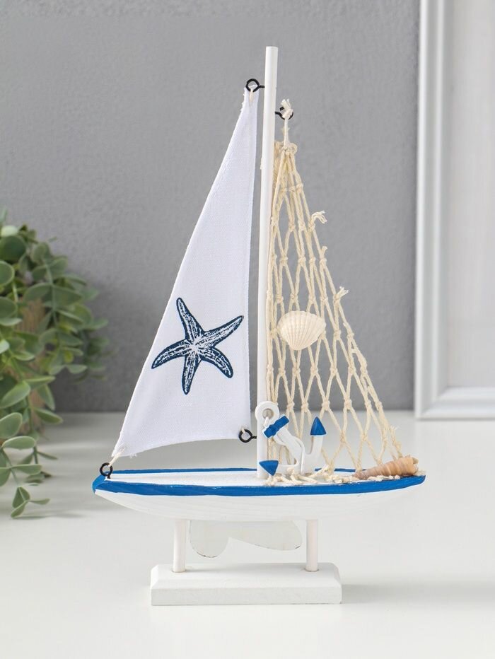 Сувенирная модель корабля дерево Парусник с морской звездой на парусе , бело-синий, 16.5 4.5 27.5 см