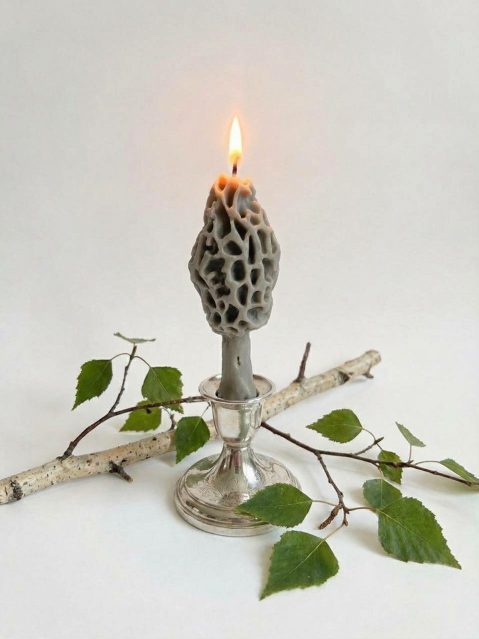 Столовая свеча Unification love "Гриб сморчок", серого цвета, 100 г, ручная работа, аромат пачули и дерева