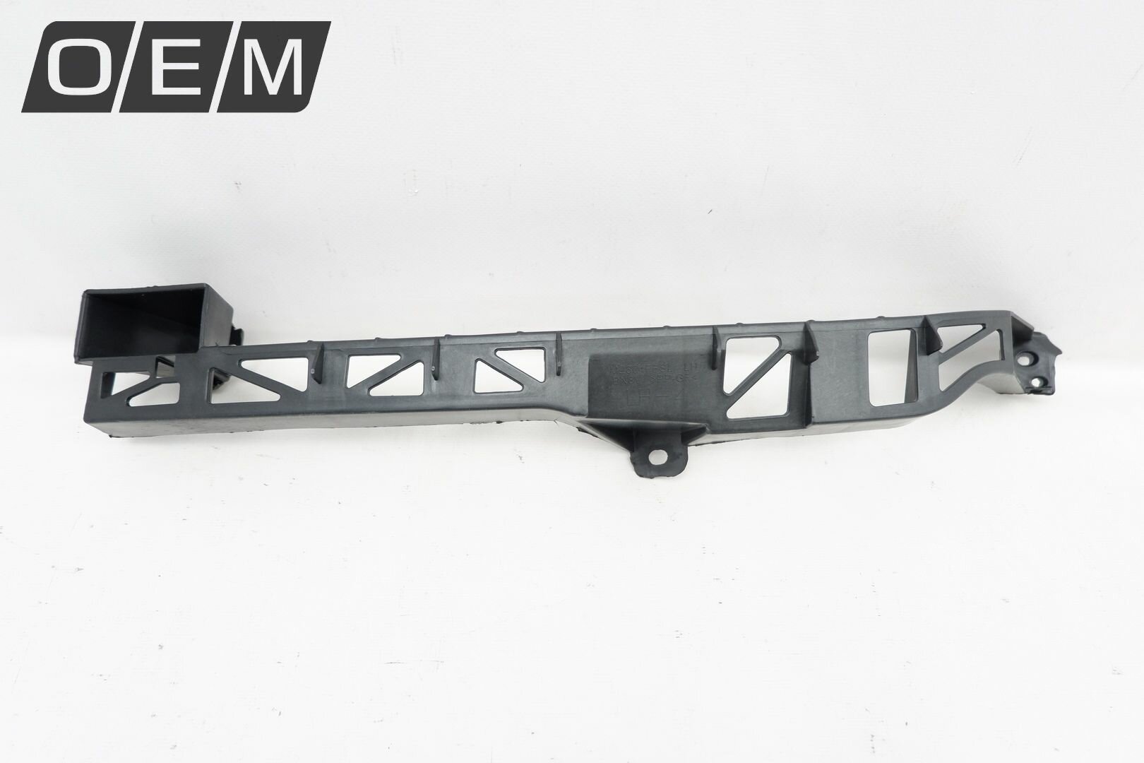 Кронштейн бампера переднего левый Mazda 3 1 BK год с 2003-2009, Мазда 3, BN8V50161B, O.E.M.