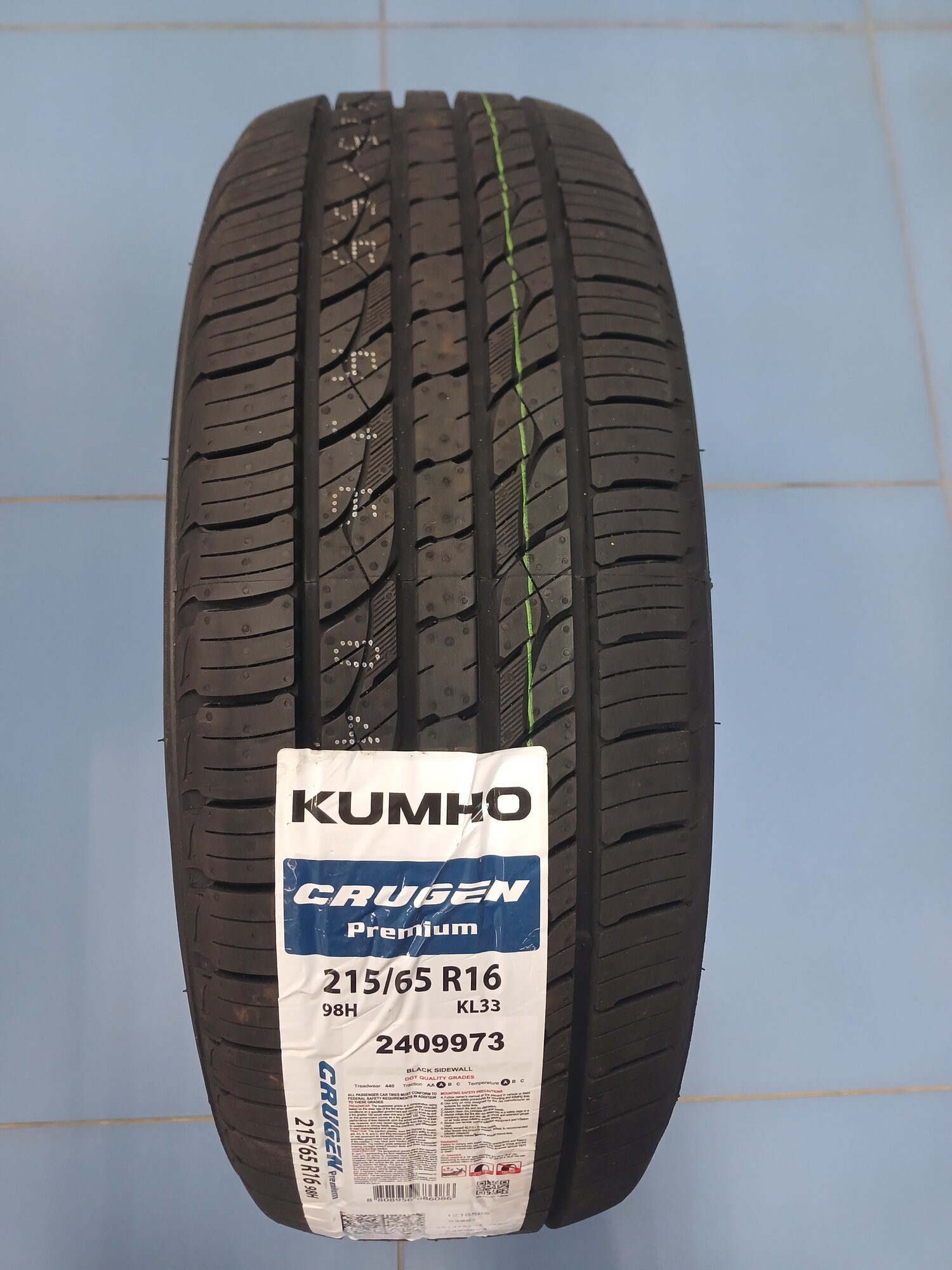 215/65R16 Kumho Crugen Premium KL33 98H Вьетнам (дата 5225) симметричный протектор