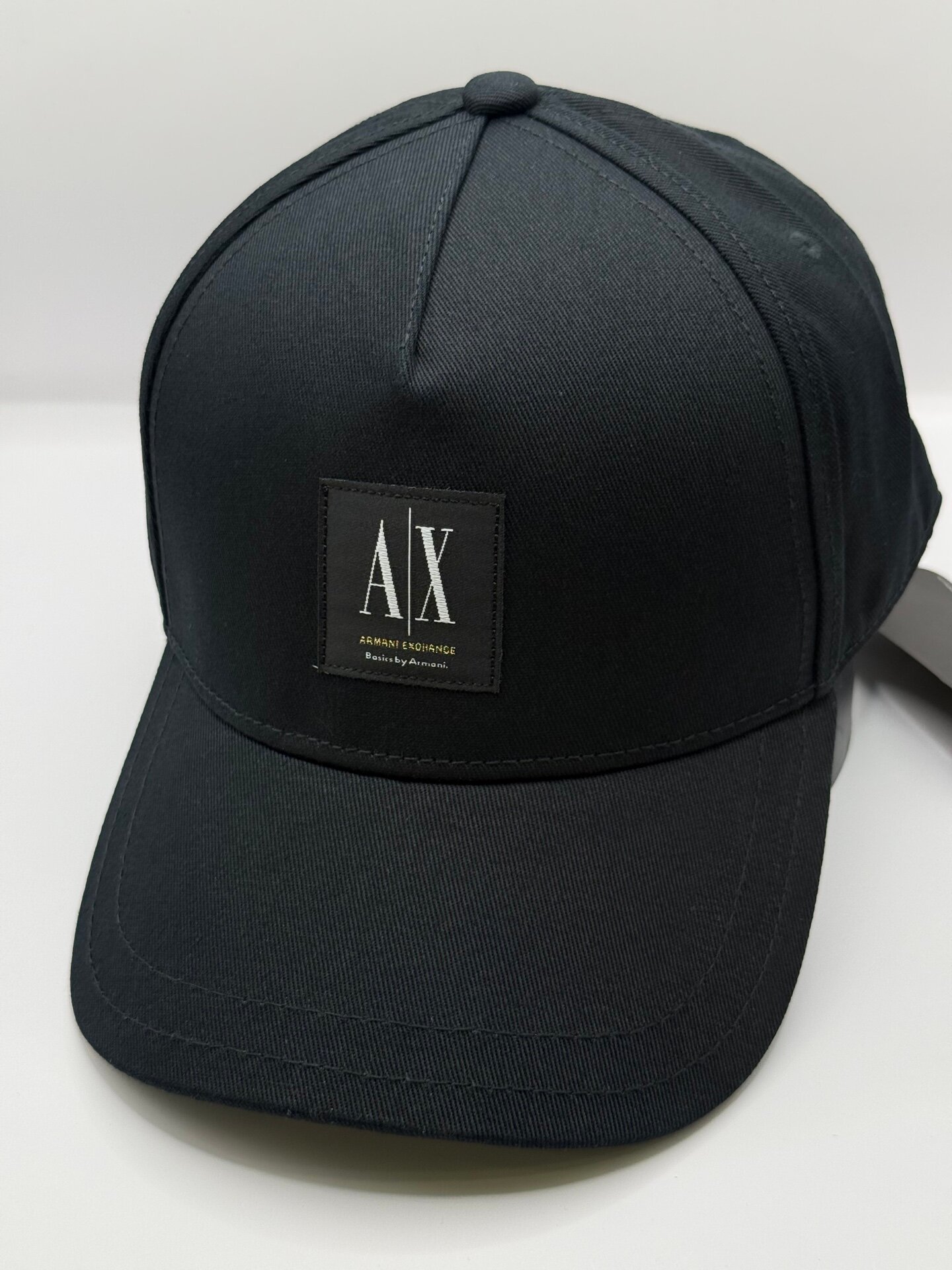 Бейсболка  Armani Exchange, цвет чёрный для мужчин и женщин
