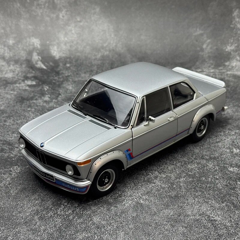 Модель автомобиля Kyosho BM 2002 Turbo Silver 1:18 08544S Silver